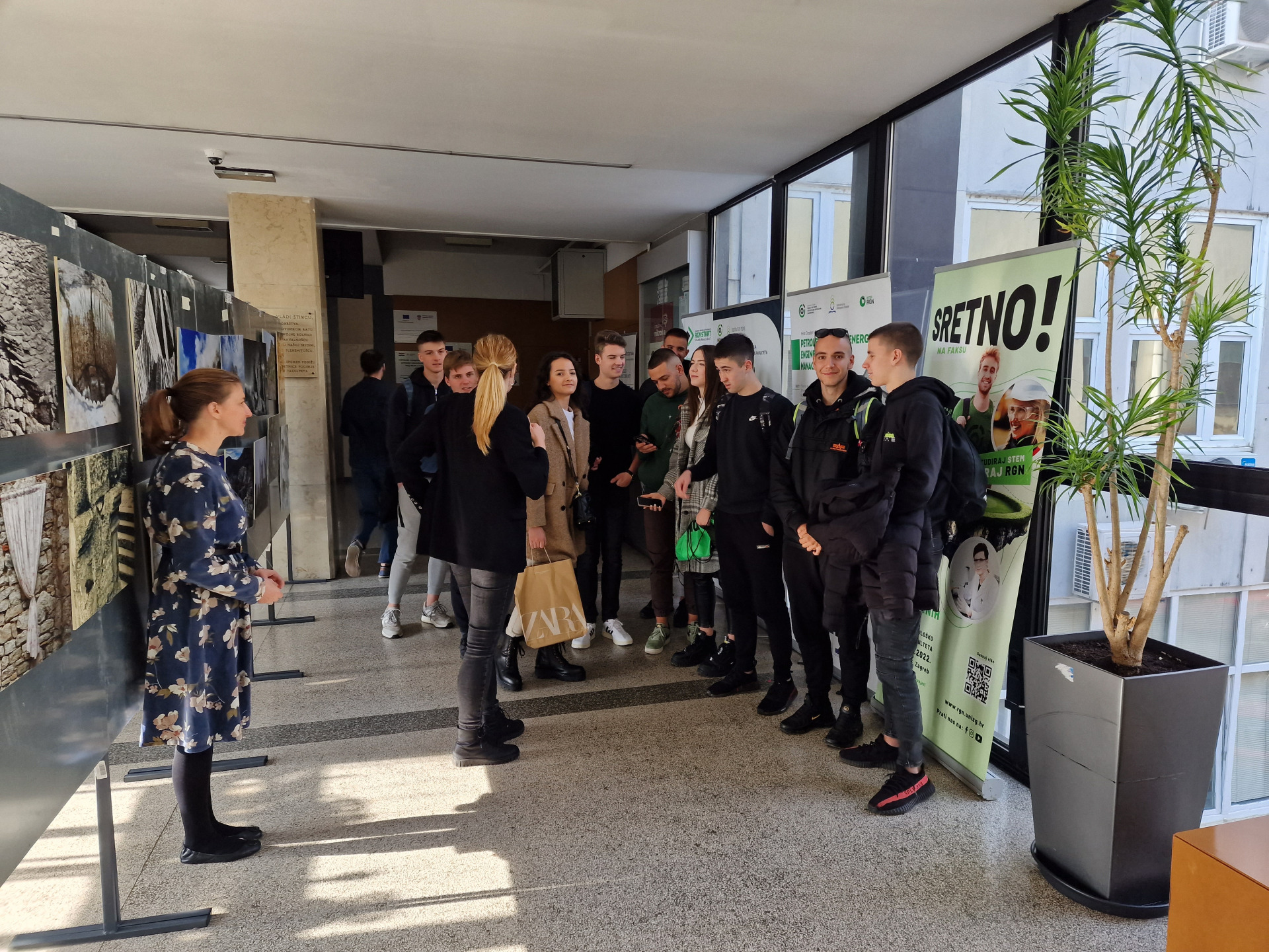 Gimnazijalci iz Barakovića posjetili RGNF u Zagrebu, obratio im se i ...