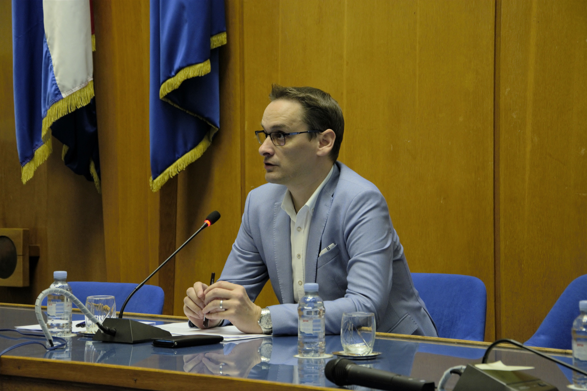 Na tribini se nije pojavio gradonačelnik, a ni predstavnici Sveučilišta ...