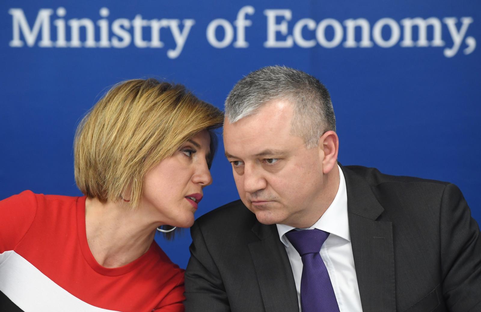 Horvatova pomoćnica sporazumno osuđena, bivšim ministrima razdvojen ...