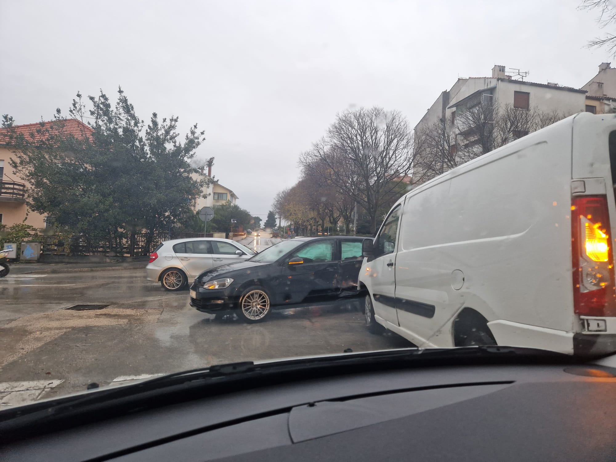 Prometna nesreća u kojoj su sudjelovala tri vozila - Zadarski list