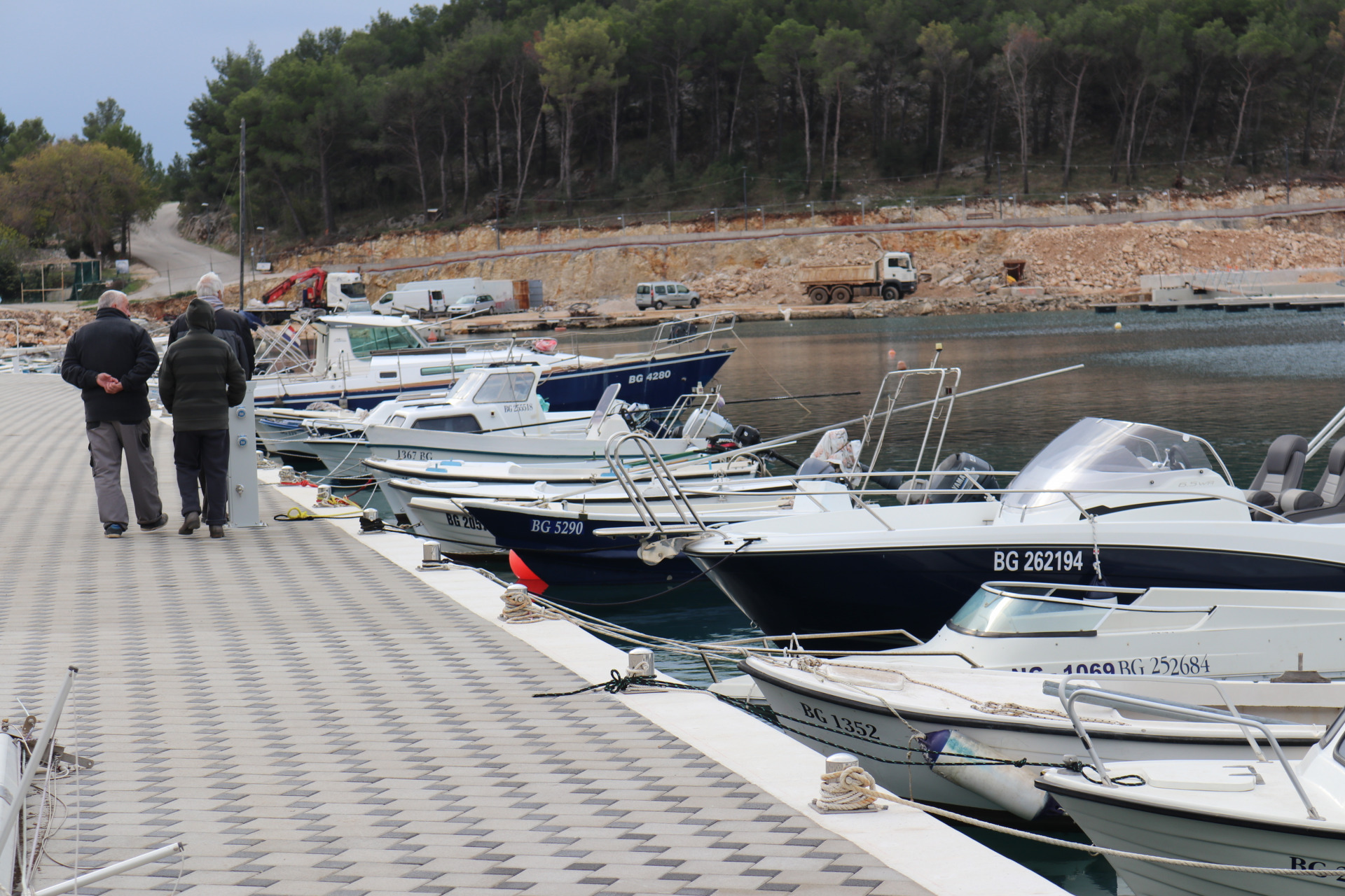 Vezovi u Dragama zauzeti i prije završetka izgradnje lučice Dugovača ...
