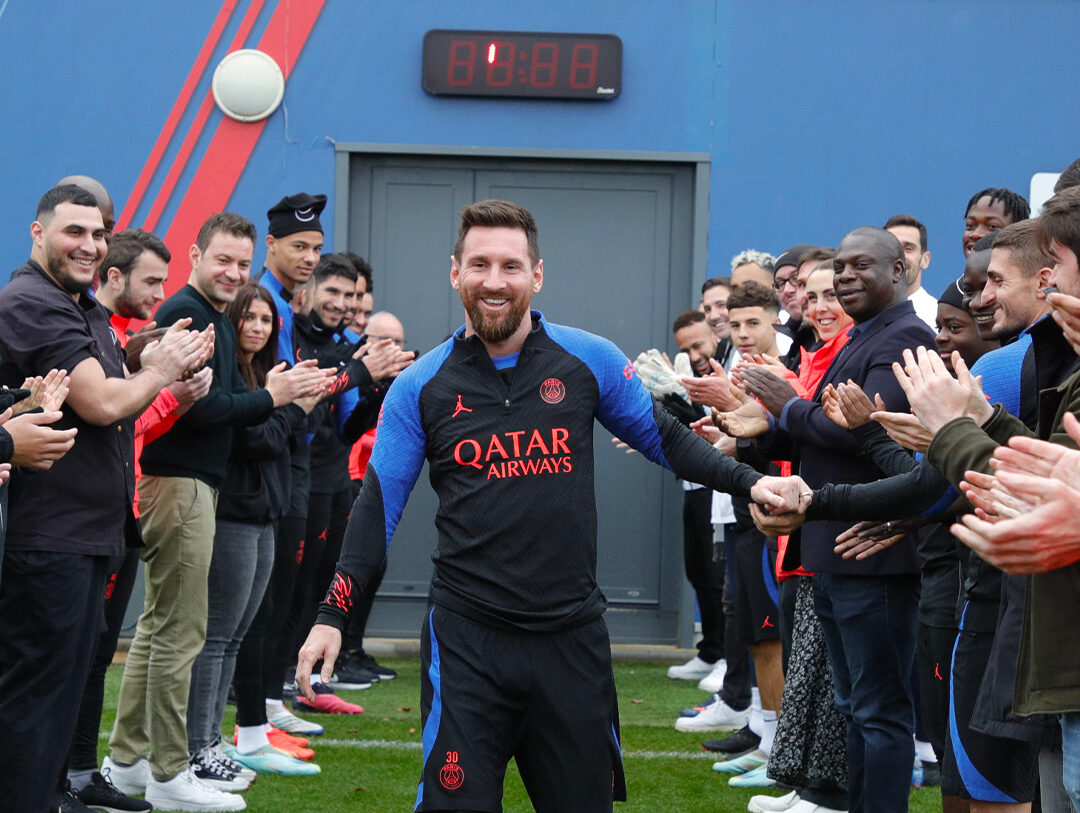 Leo Messi se vratio u Pariz, na prvom treningu dočekao ga je počasni ...