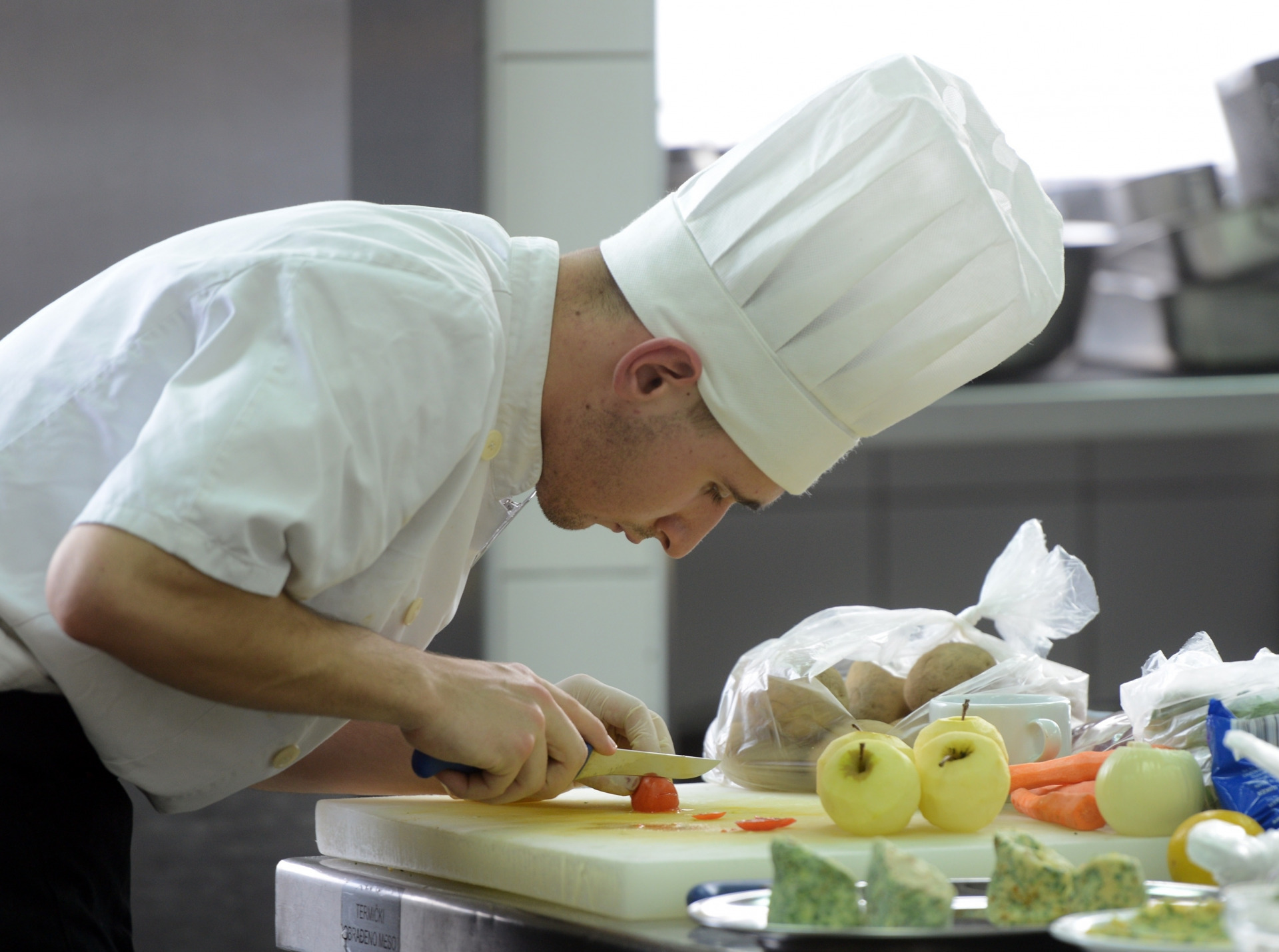Profesionalni kuhar će gimnazijalcima održati tečaj kulinarstva ...