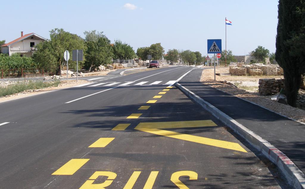 Vjetar radi probleme u prometu na Jadranskoj magistrali - Zadarski list