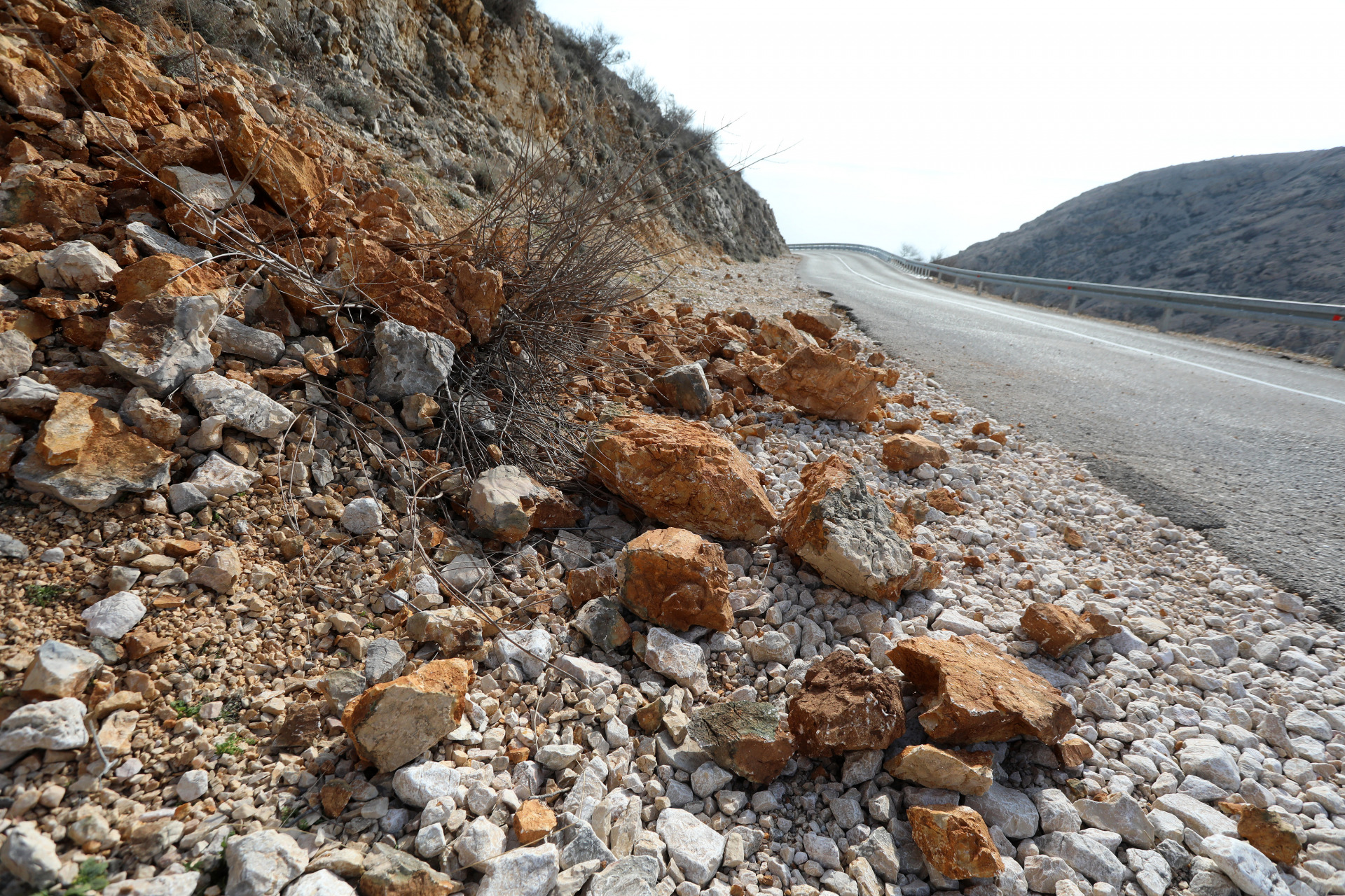 Poplave i odroni diljem zemlje prave probleme u prometu - Zadarski list