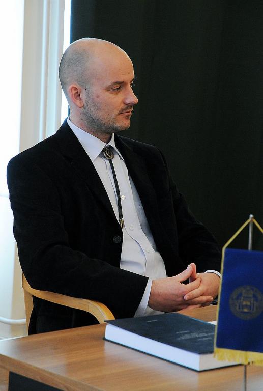 U većini svojih radova bavim se povijesnom toponimijom i antroponimijom ...