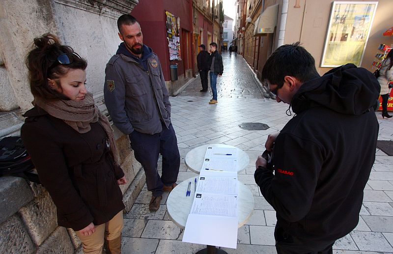 “Referendumski ustanak” na Narodnom trgu i Branimiru - Zadarski list
