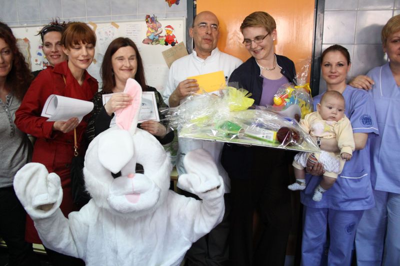 Veliki bijeli zec razveselio male pacijente - Zadarski list