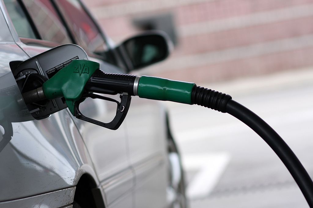 Benzin od sutra skuplji za jedan, a dizel za dva centa - Zadarski list