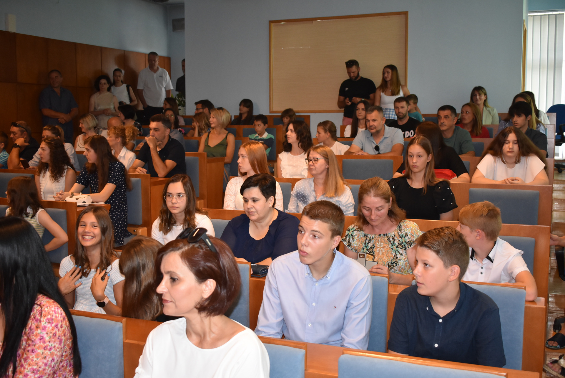 Pohvalnice najuspješnijim učenicima i studentima Gospića - Zadarski list