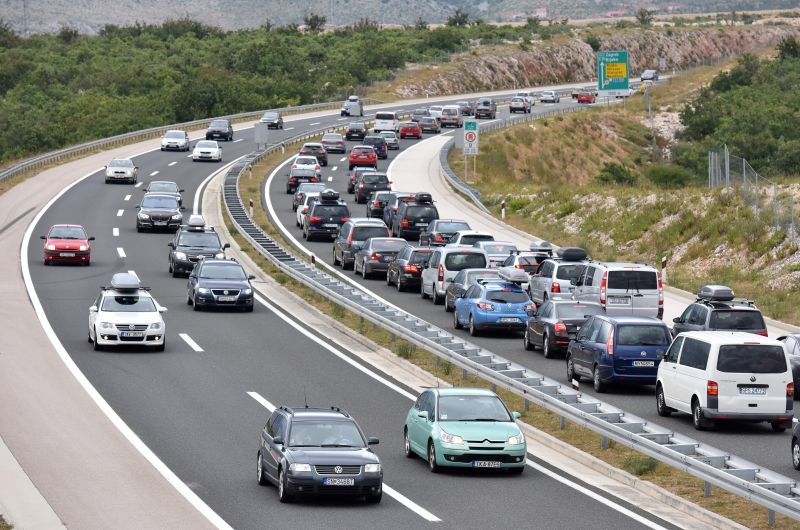 Gužve u prometu, požar na vozilu na autocesti A6 - Zadarski list