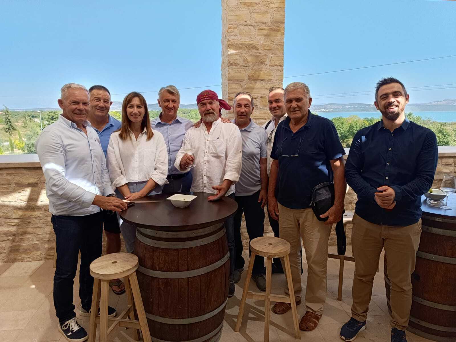 Velikim druženjem obilježen početak berbe grožđa - Zadarski list