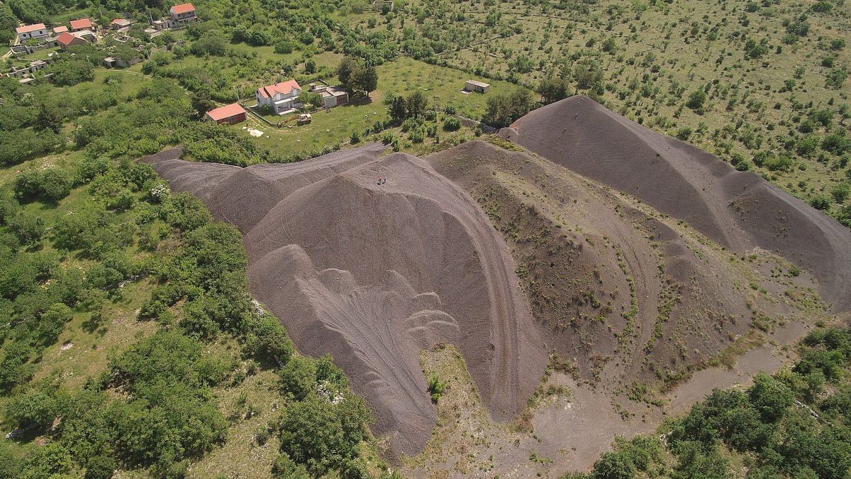 Za uklanjanje “Crnog brda” stiglo šest ponuda. Iznosi su papreni ...