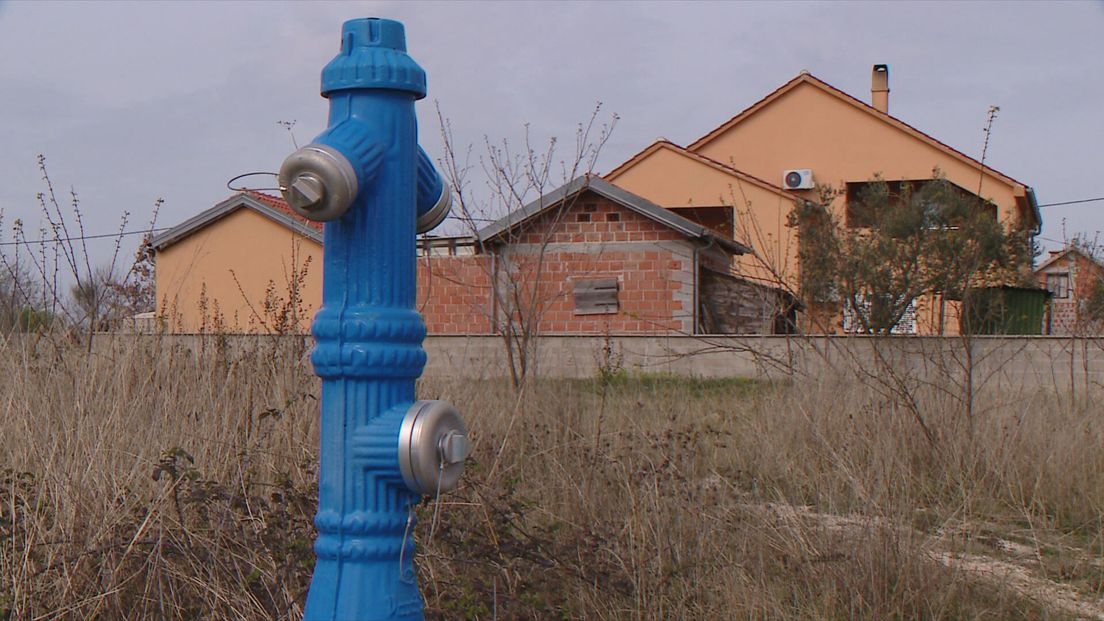 Iz hidranta u Islamu Grčkom prije nekoliko dana potekla pitka voda, no i dalje se čekaju ...