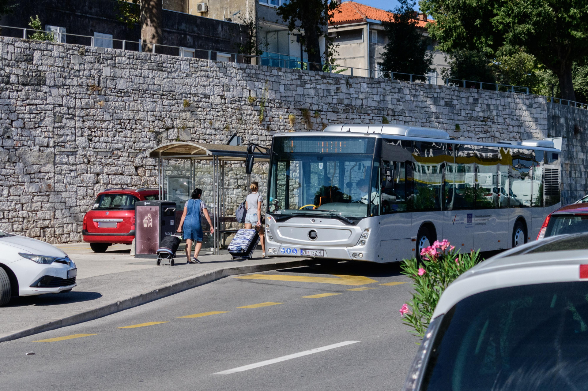 Starijoj ženi u gradskom busu ukraden novčanik, u Bibinjama provaljeno ...