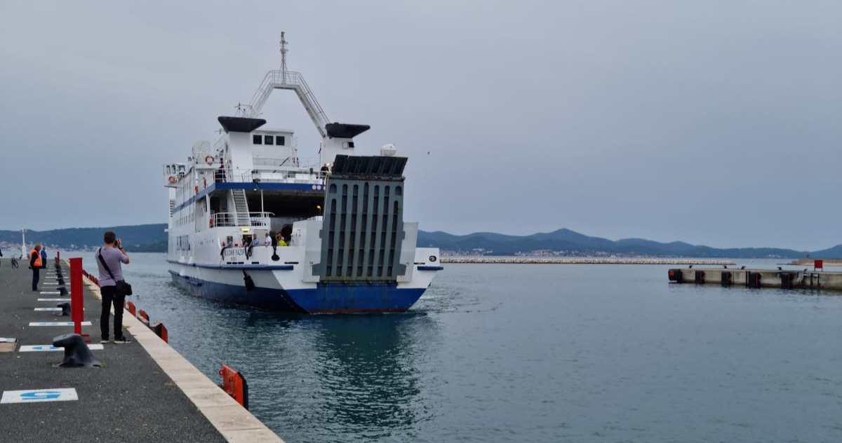 OPET KVAR! Trajekt Vladimir Nazor nije mogao pristati na Ist, vratio se ...