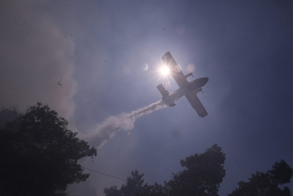 Požar kod Omiša pod nadzorom vatrogasaca - Zadarski list
