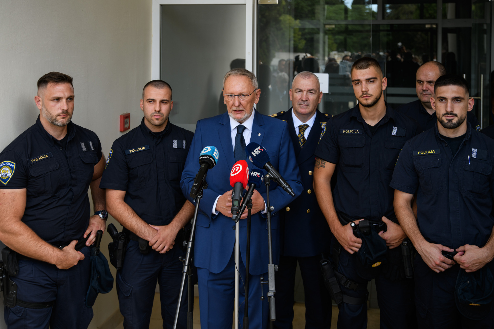 Nagrađeni zadarski policajci koji su iz požara spasili četveročlanu ...