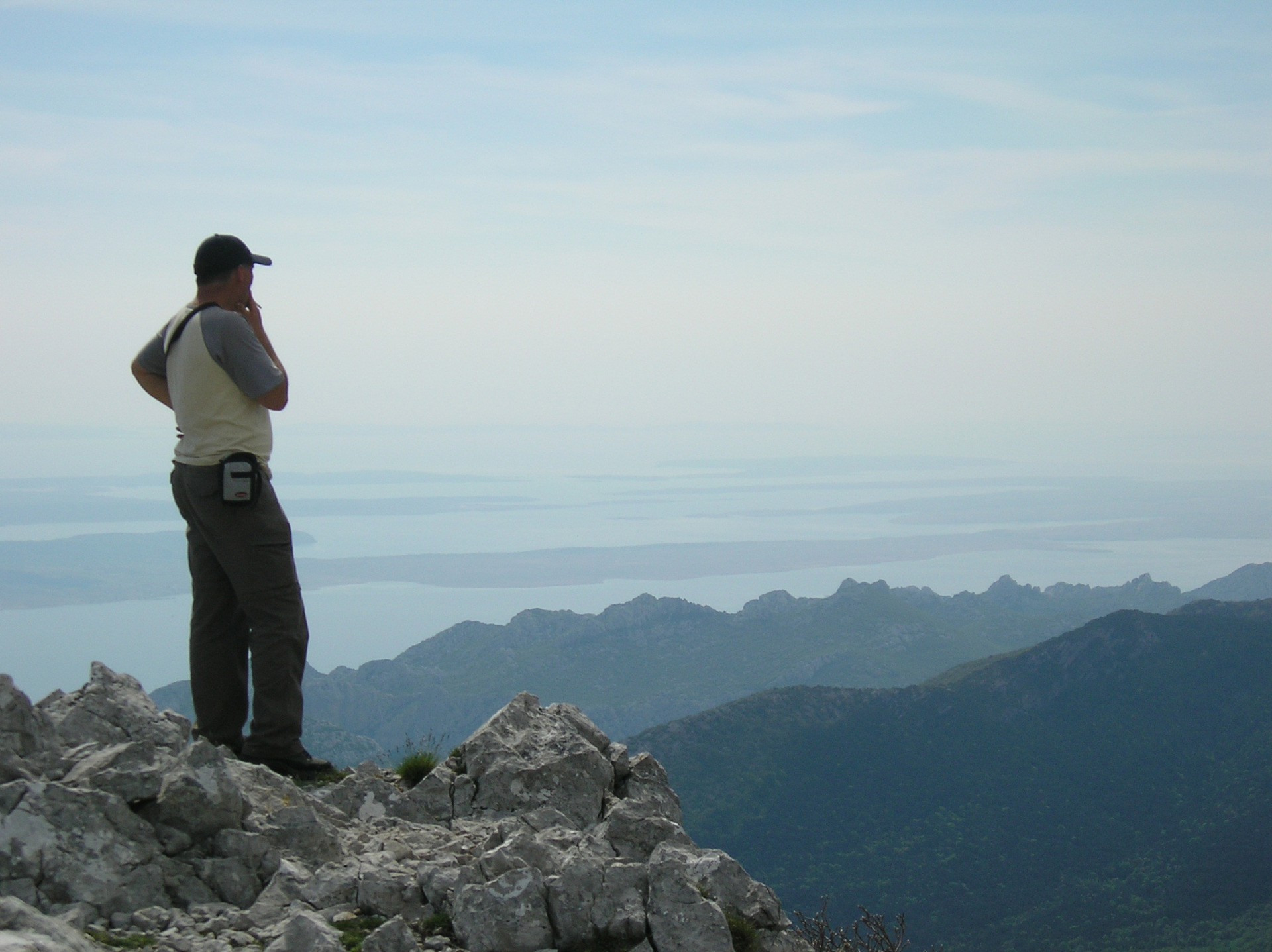 Kamen, šuma i plavo more u jednom panoramskom prizoru - Zadarski list