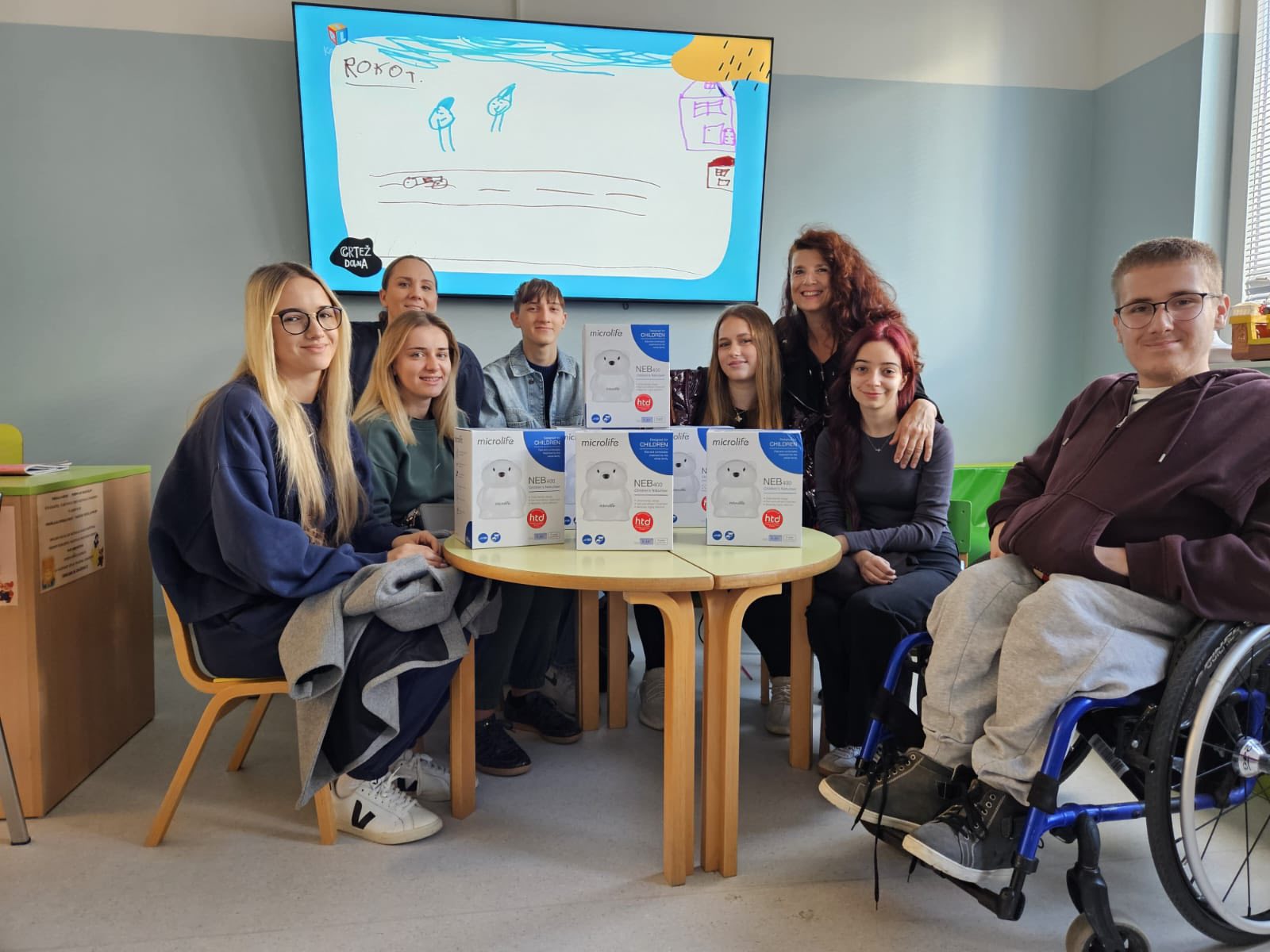 Zadarski srednjoškolci donirali šest inhalatora pedijatrijskom odjelu ...