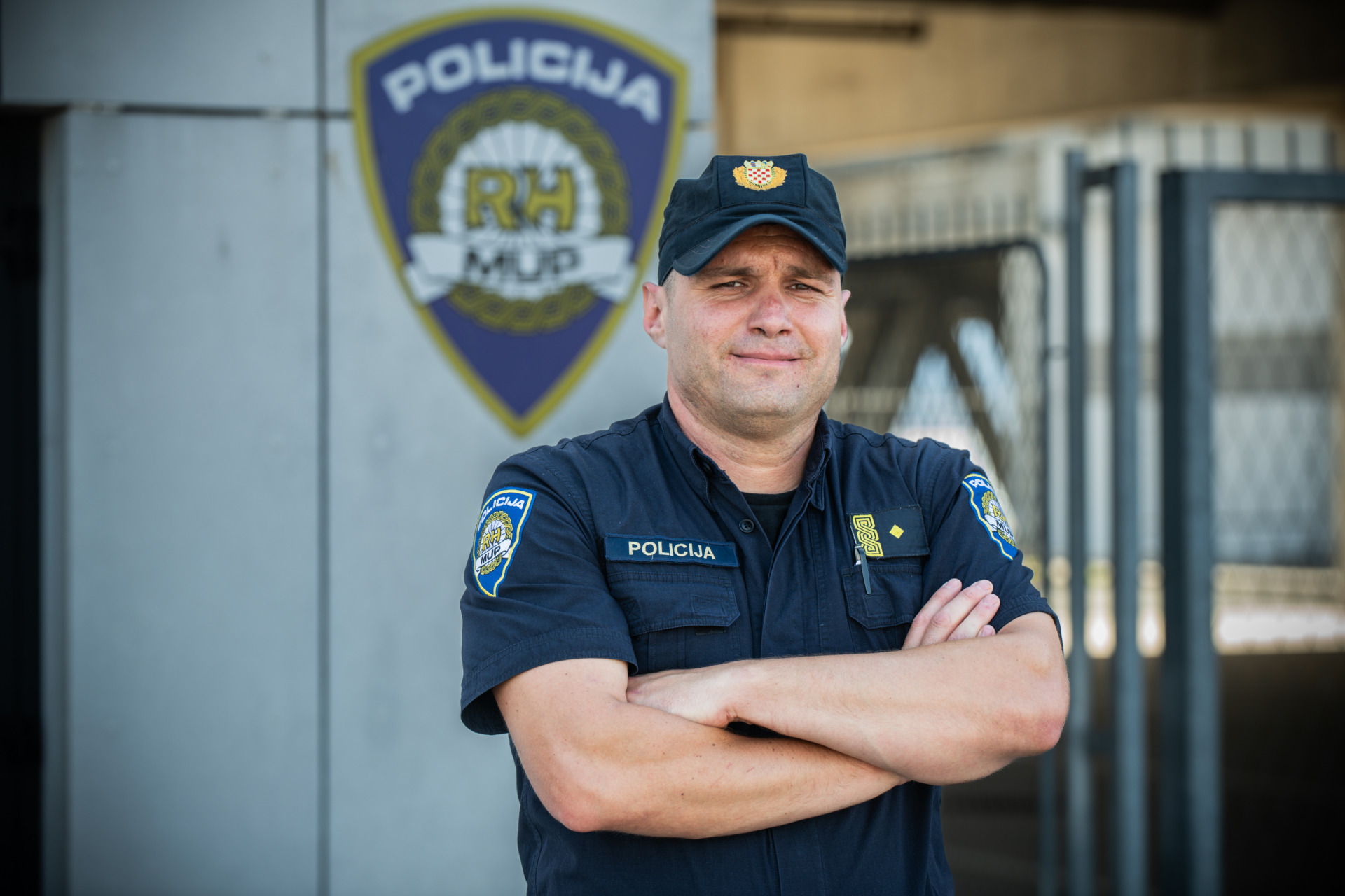 Skromni policajac Marin Labrović spasio čovjeka iz gorućeg stana ...